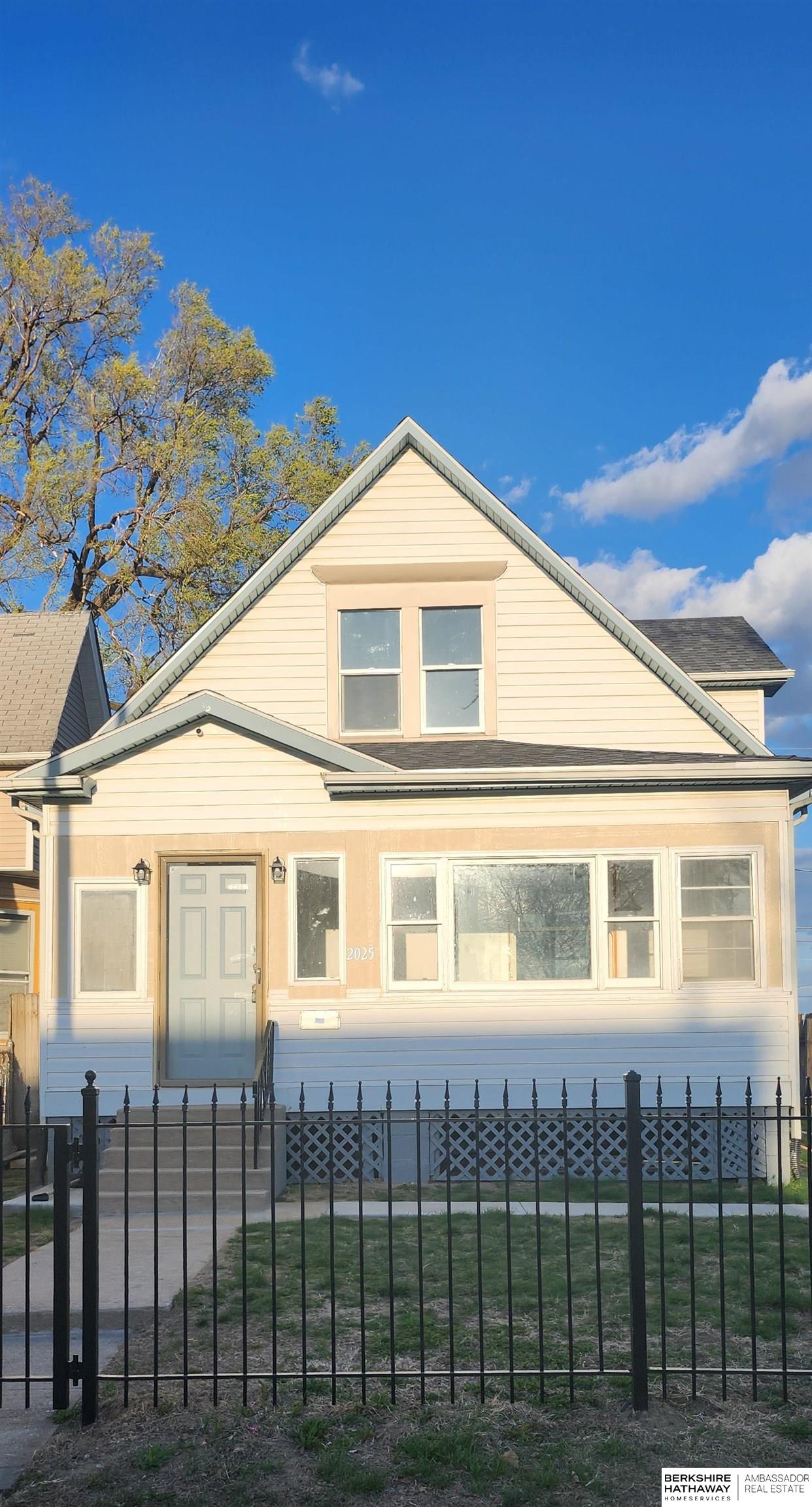 2025 Florence Boulevard, Omaha NE 68110 - (MLS#22509036) | Nebraska Realty