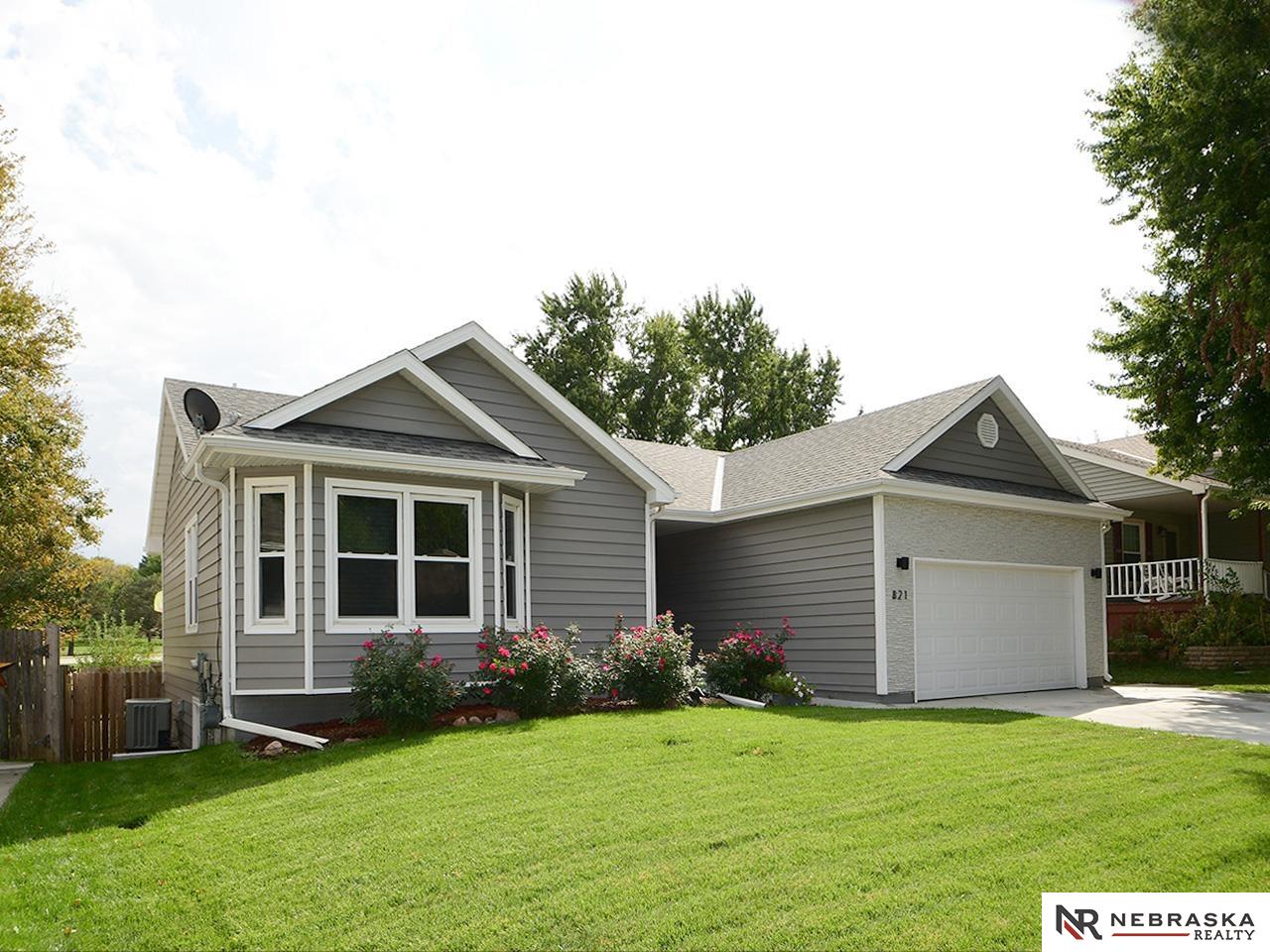 821 Glenarbor Drive, Lincoln NE 68512 - (MLS#22602550) | Nebraska Realty