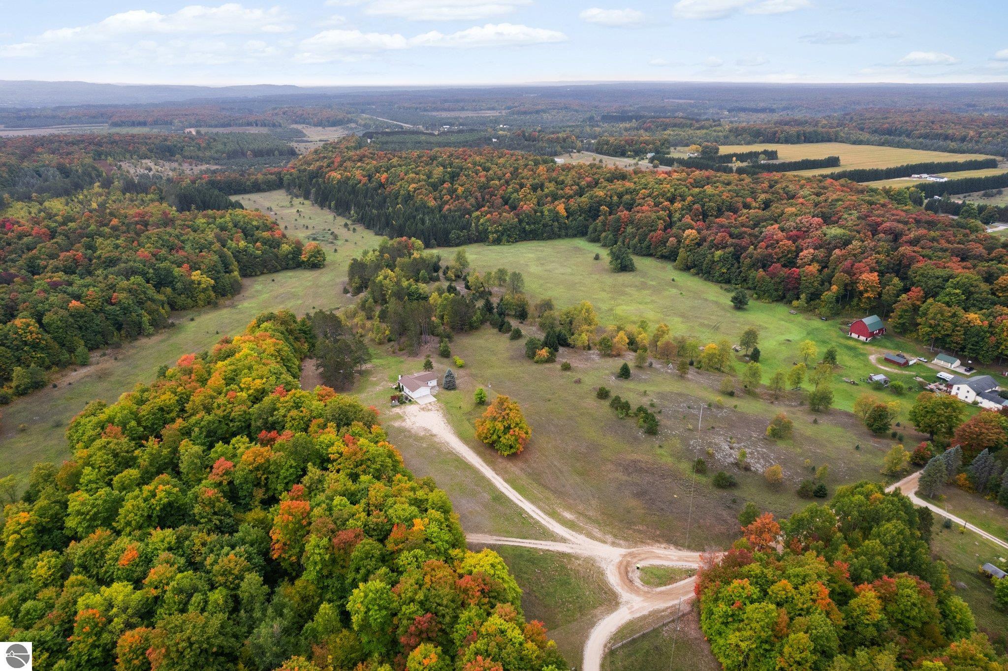 7649 W 8 Road Mesick, MI 49668 - $399000