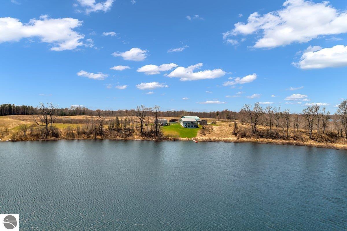 4374 E County Line Road Hale, MI 48739 - $745000